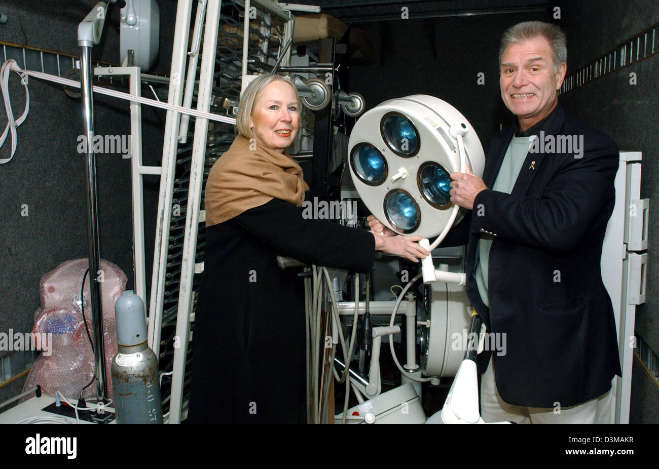 (dpa) - Claus Blumenroth and his spouse Hedda, both physicians from ...