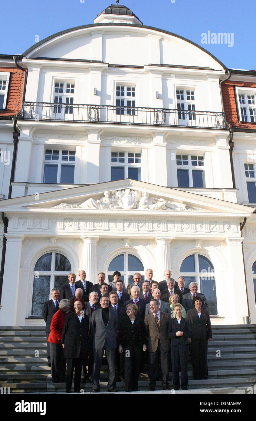 (dpa) - The German federal cabinet and the leaders of the coalition ...