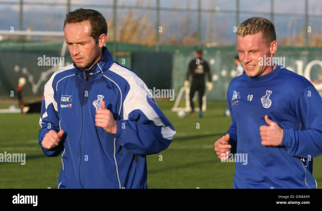 (dpa) - Duisburg players Markus Kurth and Dirk Lottner (L) jog across ...