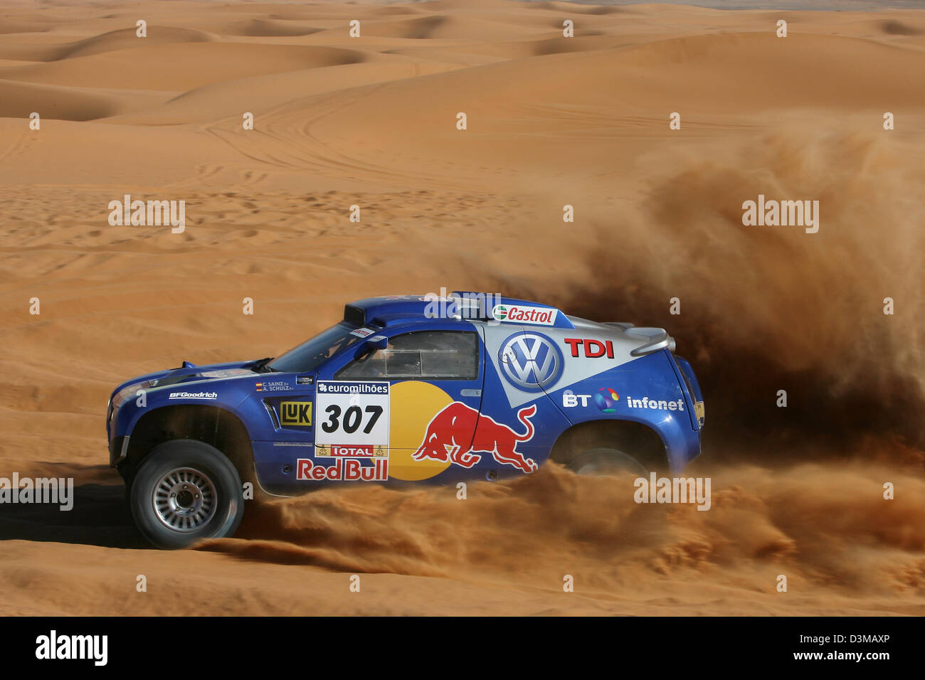 (dpa) - Spanish rallye driver Carlos Sainz races with his co-pilot ...