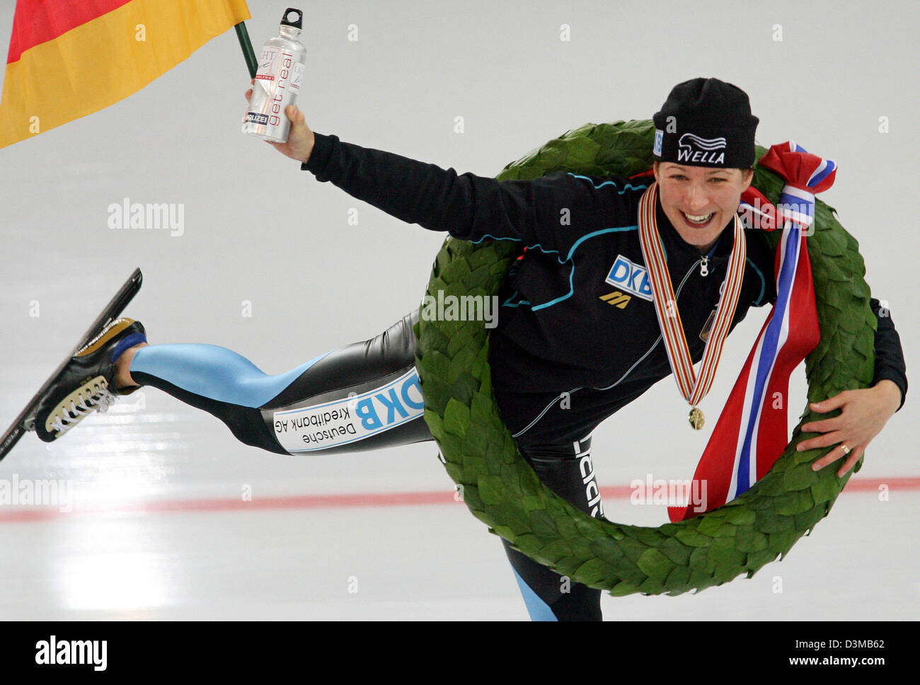 (dpa) - German speed skater Claudia Pechstein celebrates her European ...
