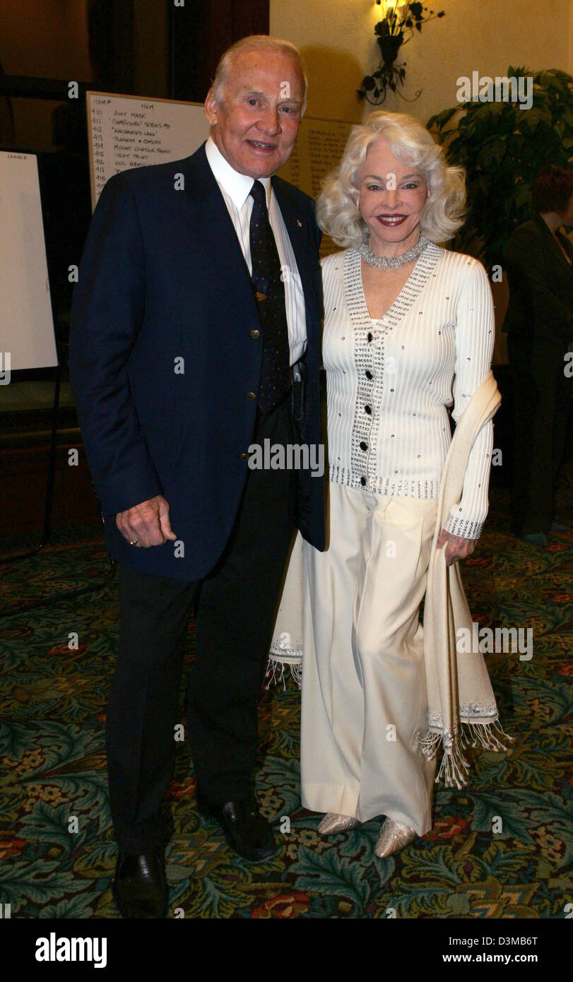 (dpa) - Former American astronaut Actor Edwin 'Buzz' Aldrin poses with ...