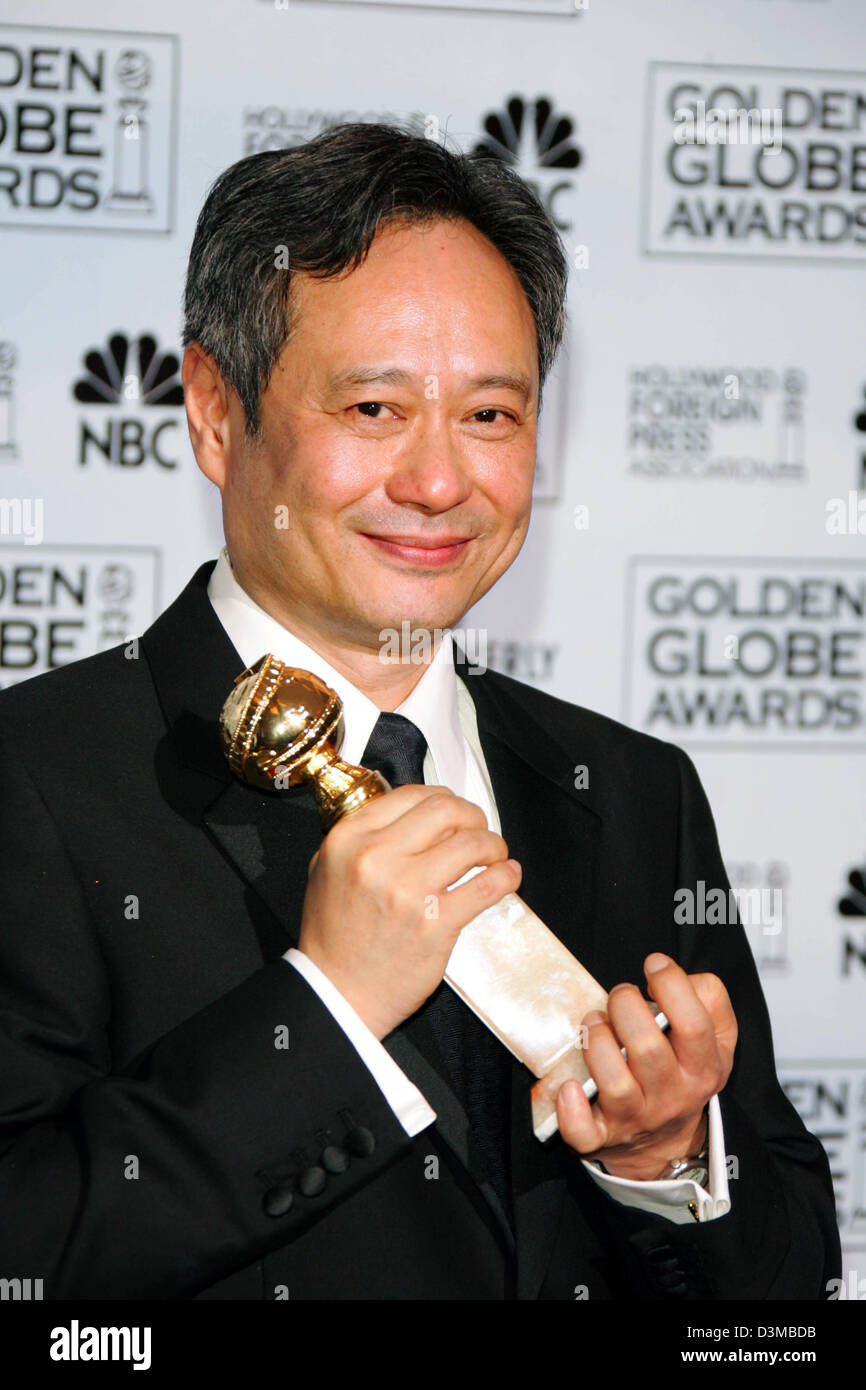 (dpa) - Chinese Director Ang Lee poses for photographers with his ...