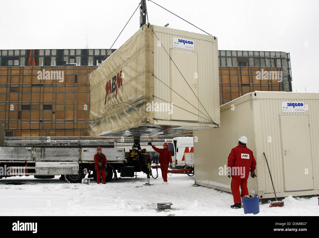 (dpa) - Construction workers place a container at the Schlossplatz in ...