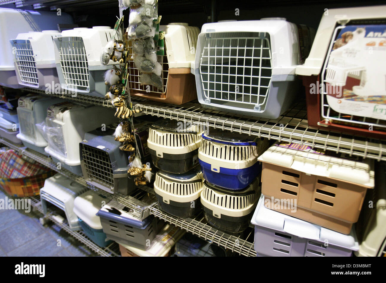 The picture shows differen transport boxes at a pet shop in Cologne ...