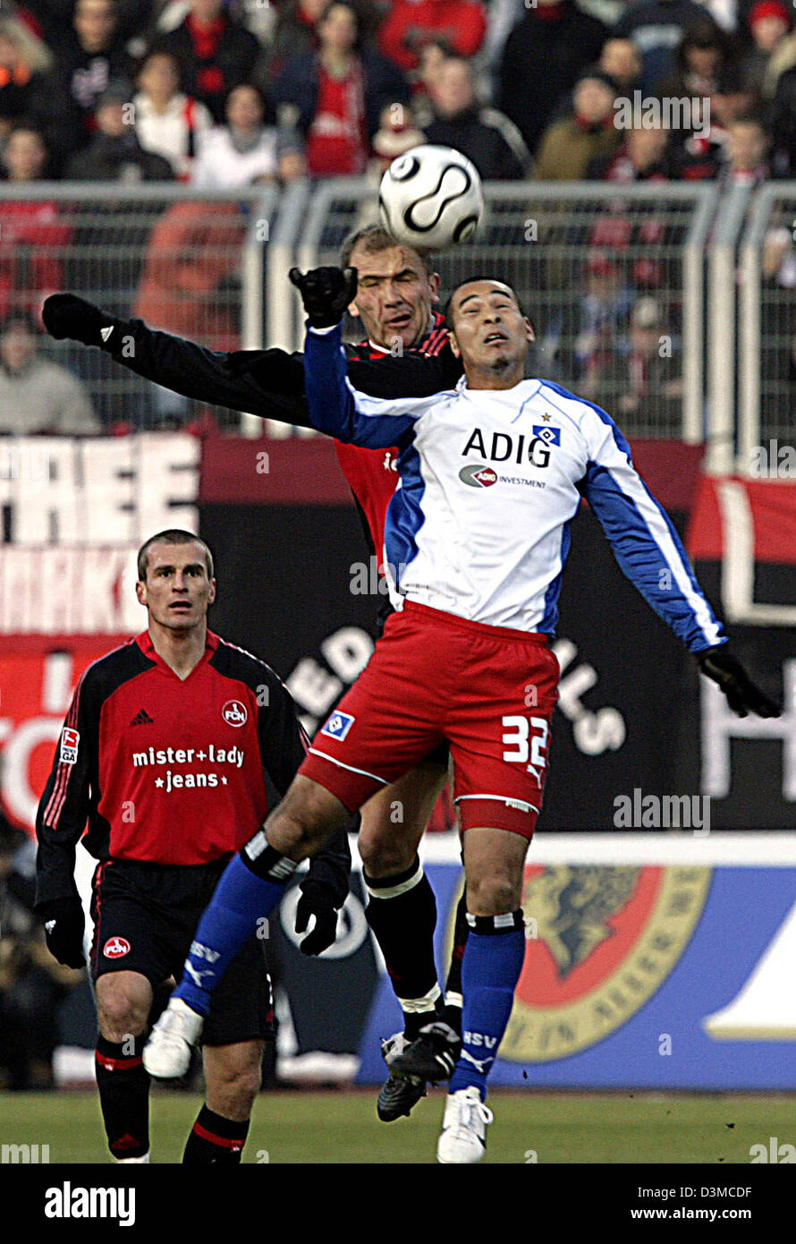 Ivica Banovic (C) of Nuremberg and Naohiro Takahara (R) of Hamburg vie ...
