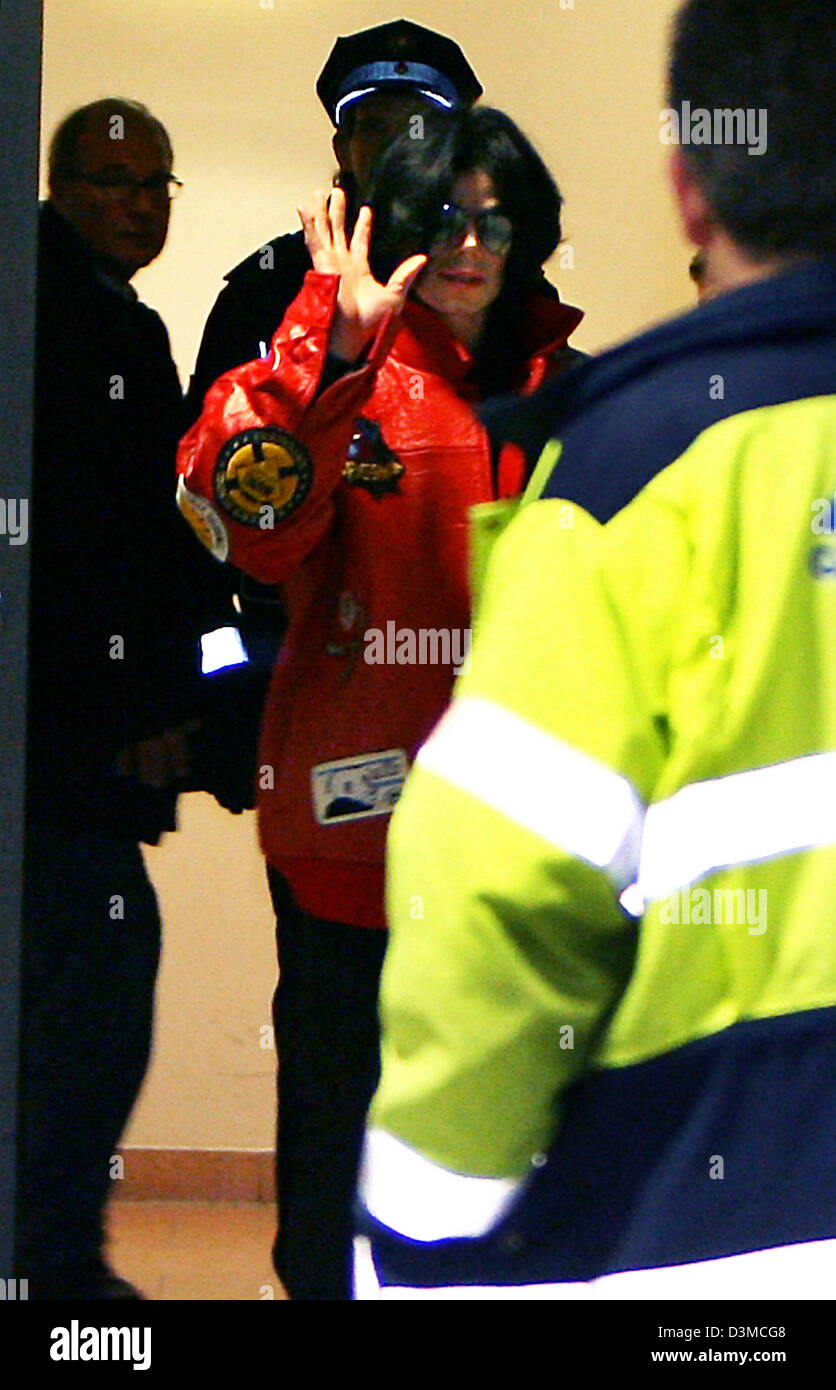 US pop star Michael Jackson waves to the fans at the airport of Hamburg ...