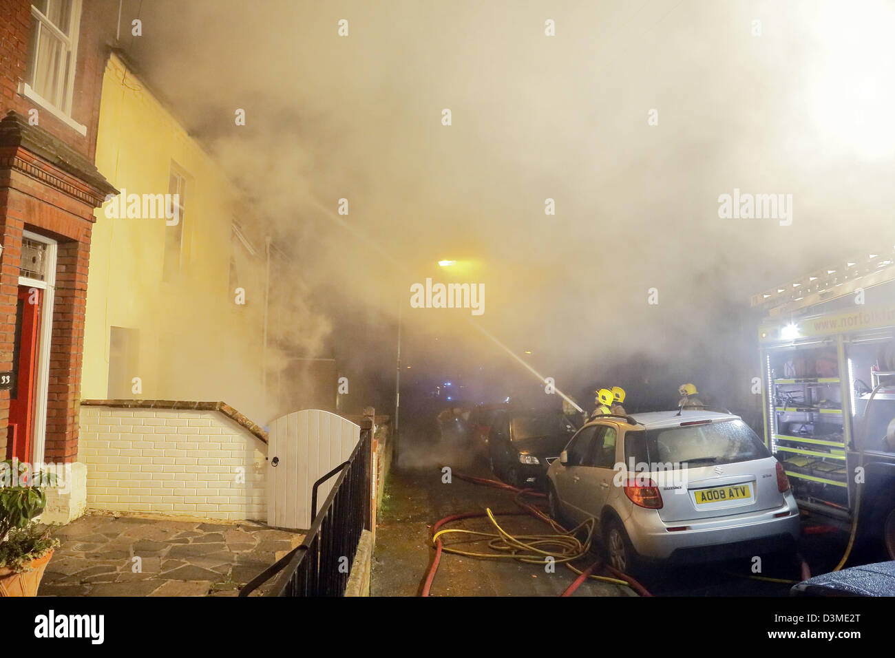 House fire hi-res stock photography and images - Alamy