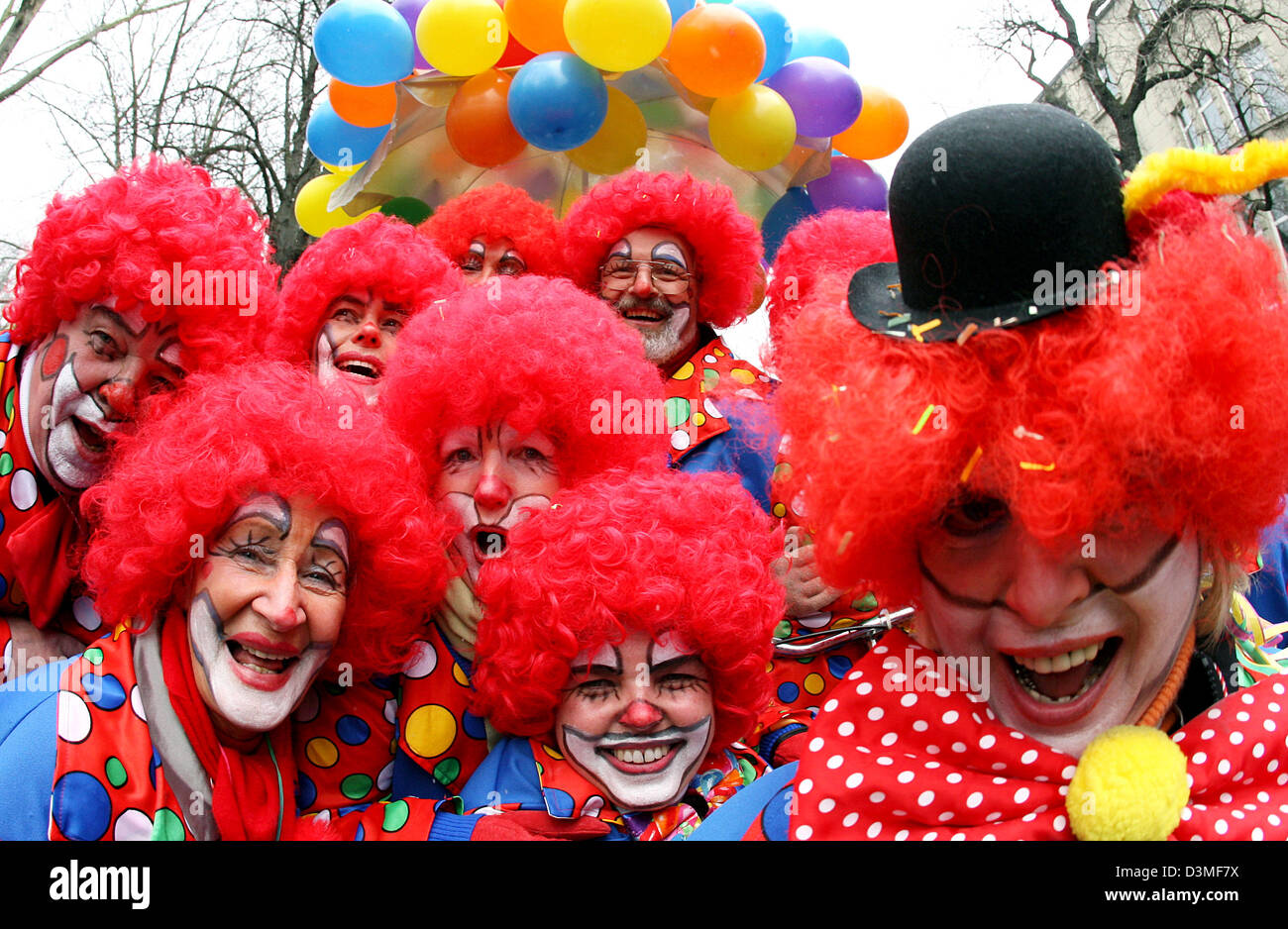 Group of clowns hi-res stock photography and images - Alamy