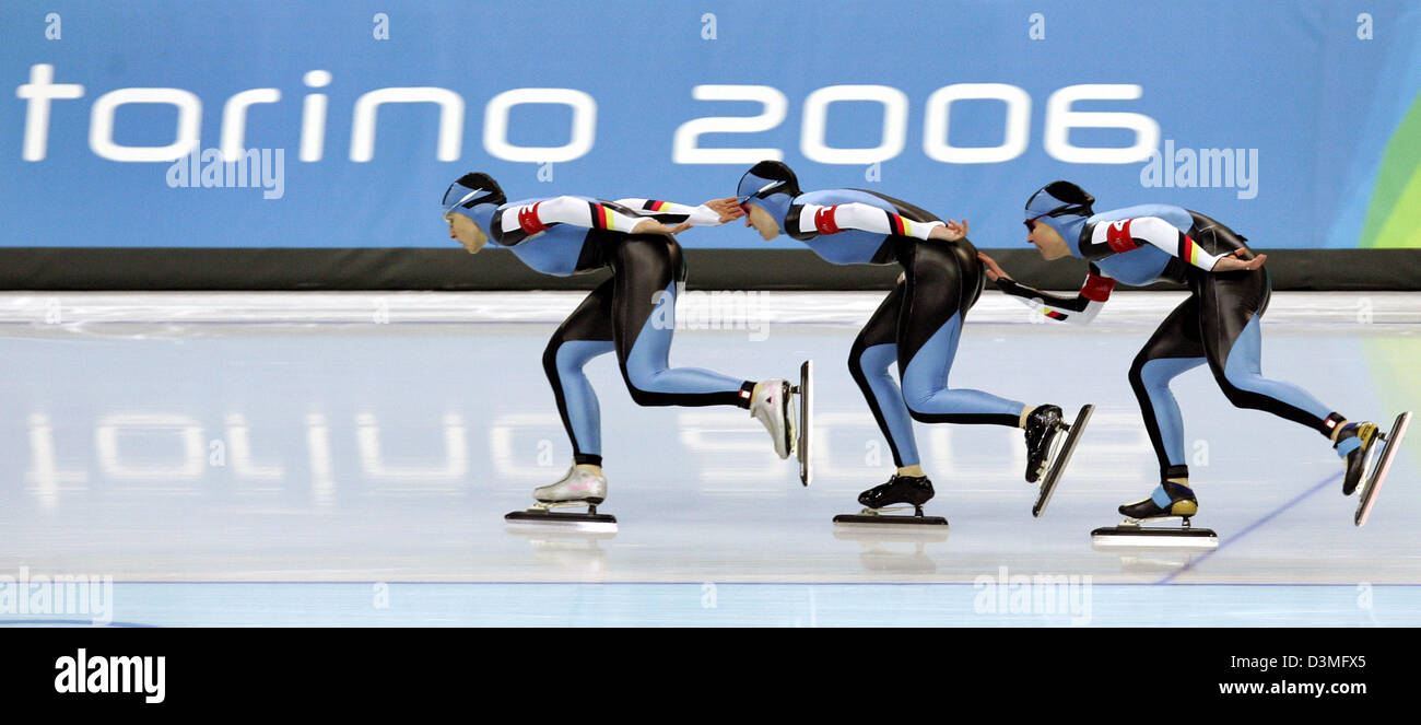 The German speed skating team (L-R) Anni Friesinger, Daniela Anschuetz ...