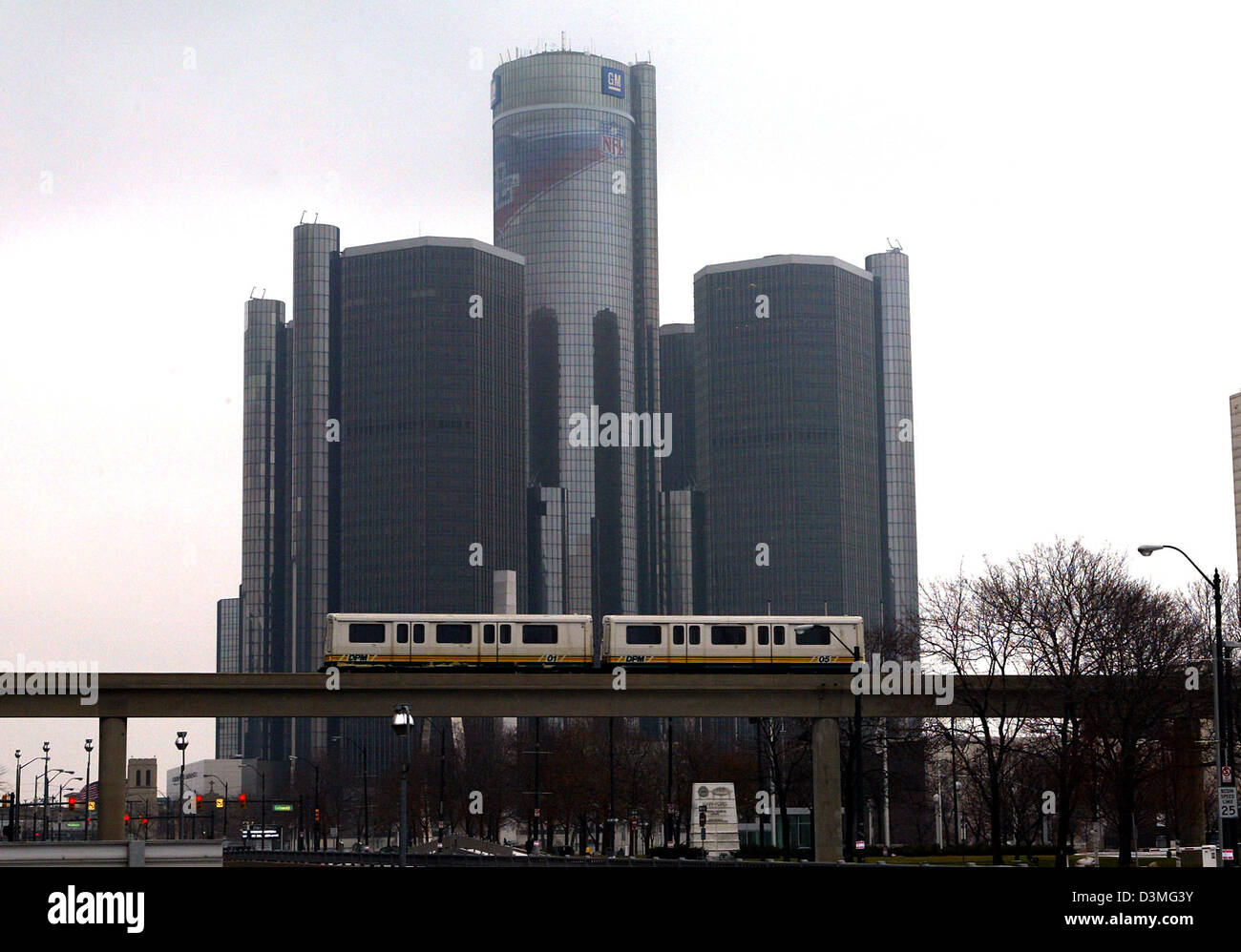 The picture shows a view of a General Motors (GM) headquarters with a ...