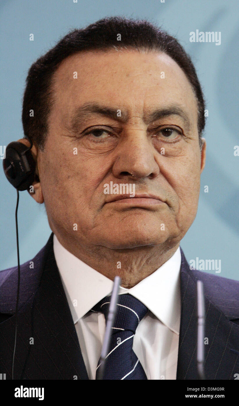 (dpa) - Egypt's President Husni Mubarak photographed at the Chancellery ...