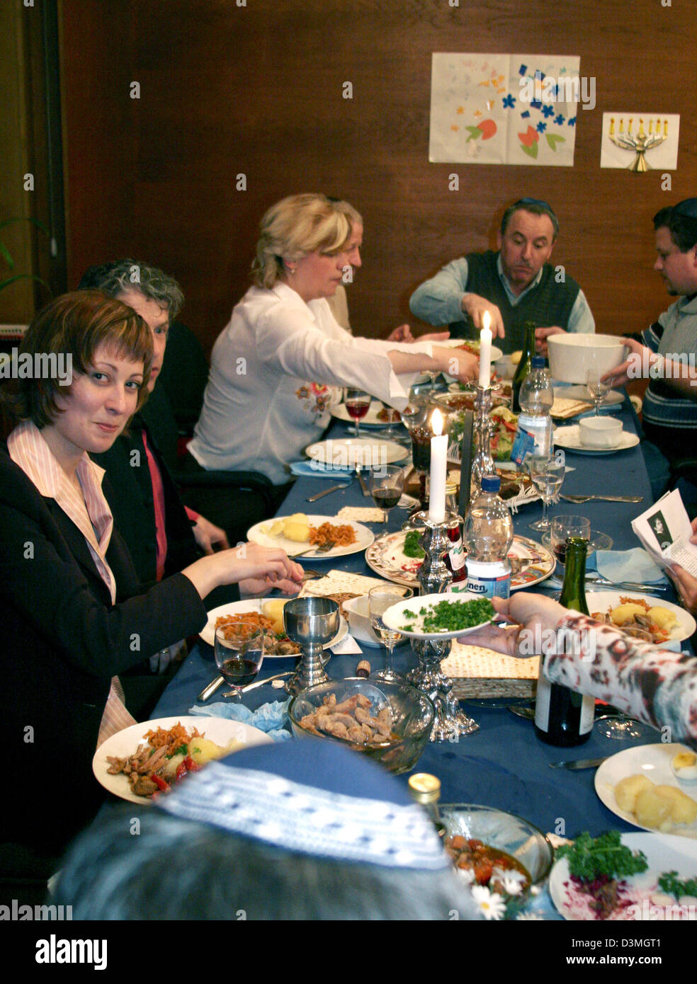 (FILES) The Jewish community pictured eating traditional dishes on the ...