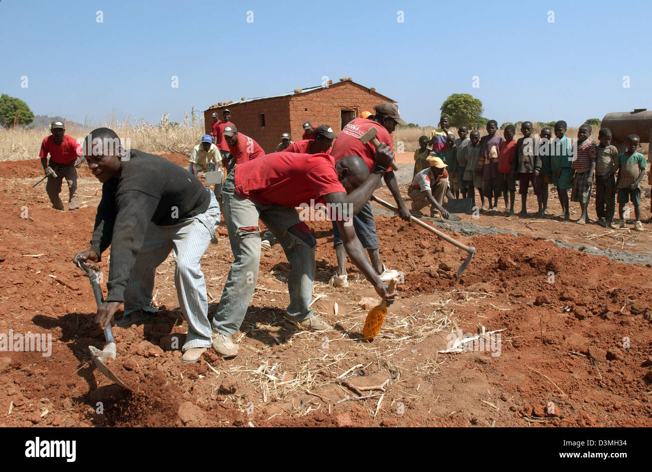 Angola construction site hi-res stock photography and images - Alamy