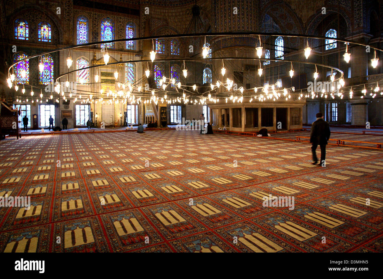 The picture shows the interior of the Sultan-Ahmet Mosque in Instanbul ...