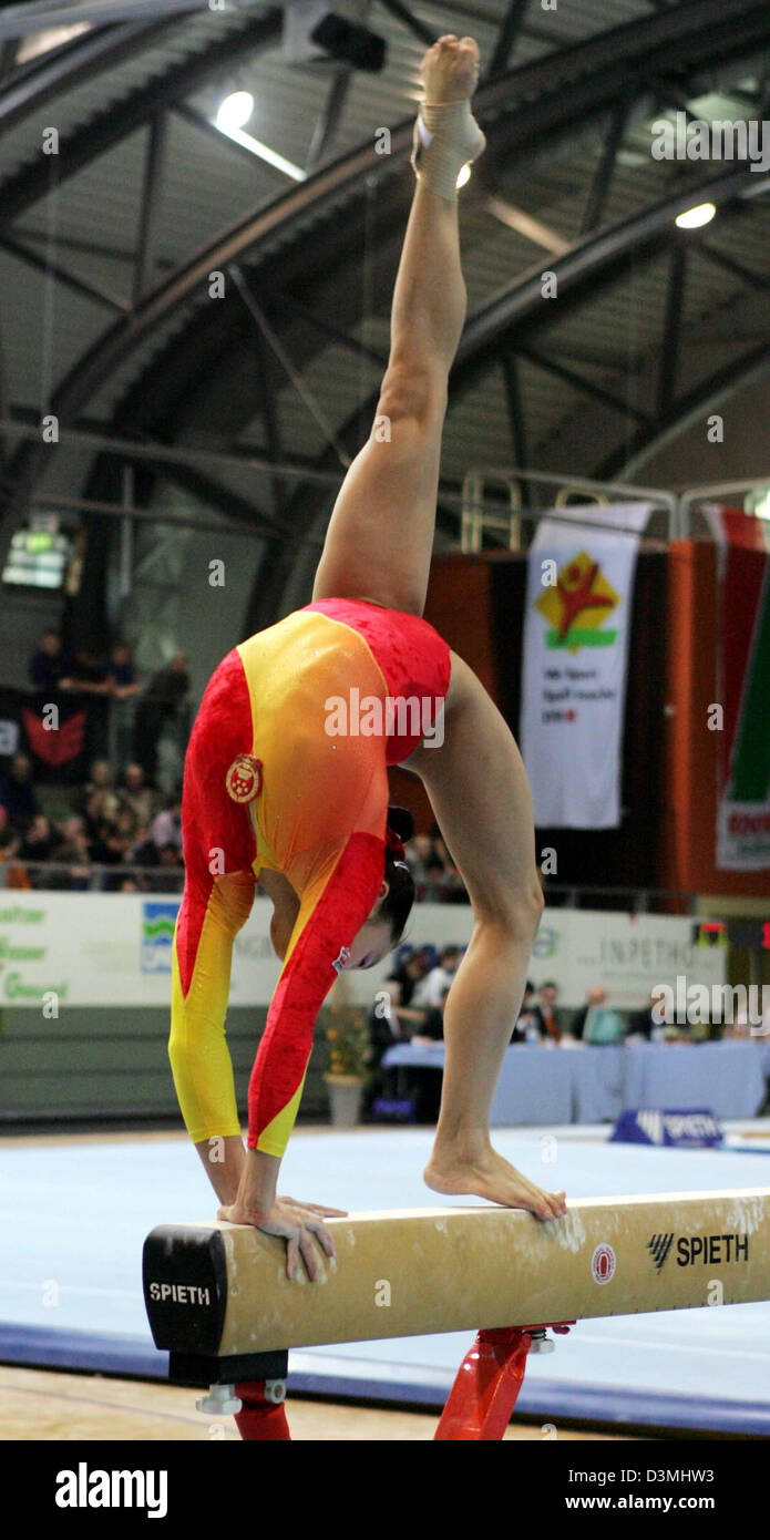 Deu single action performing hi-res stock photography and images - Alamy