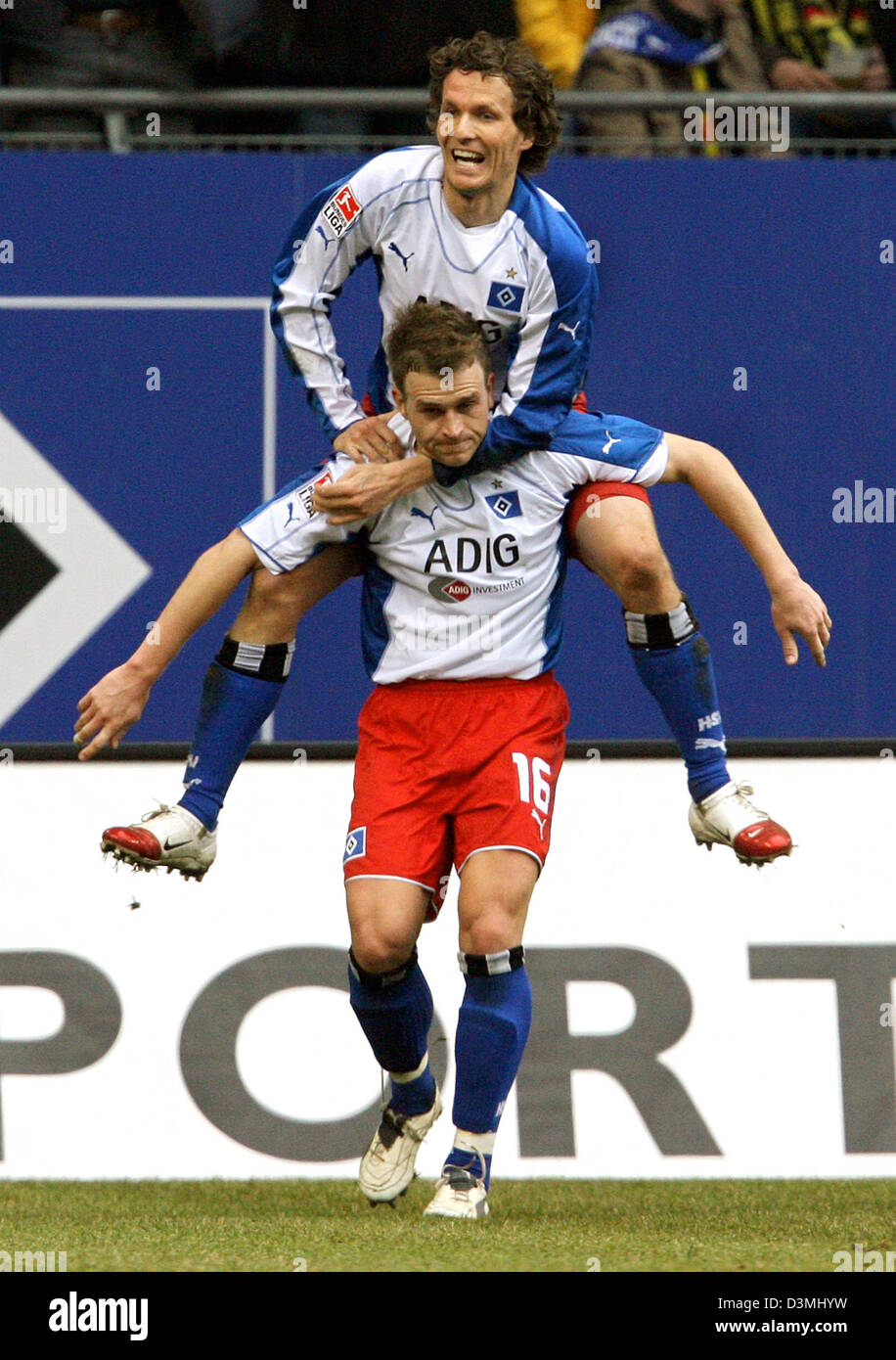 Hamburg's Benjamin Lauth (top) celebrates with his teammate Rene ...