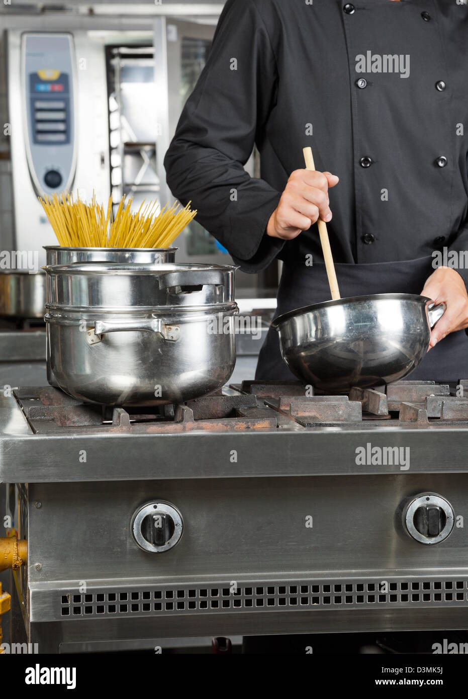 Male Chef Preparing Spaghetti Stock Photo - Alamy