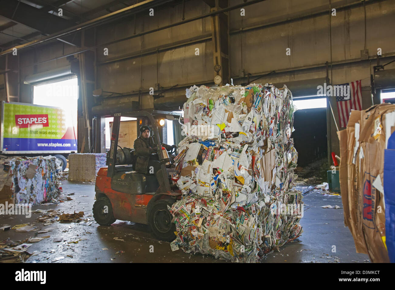 Bales waste paper waste recycling hi-res stock photography and images ...