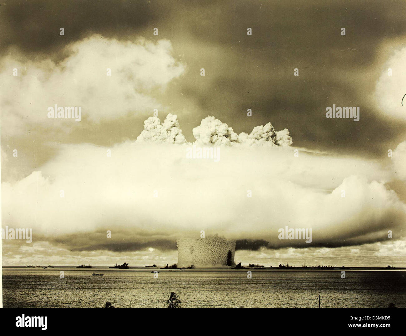 Atomic Bomb Test Stock Photo - Alamy