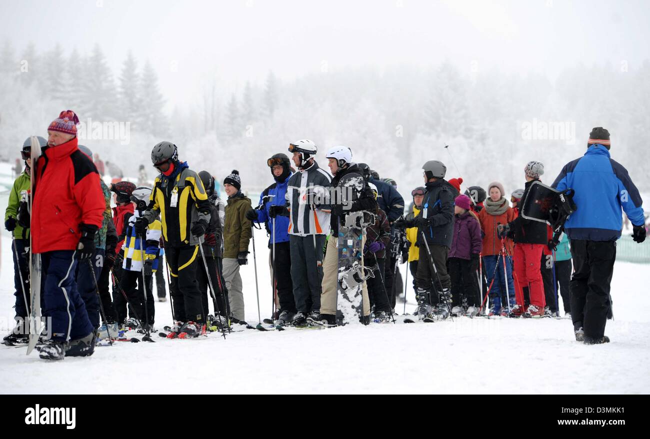 Winter sports enthusiasts enjoy the new snow in the eastern parts of ...
