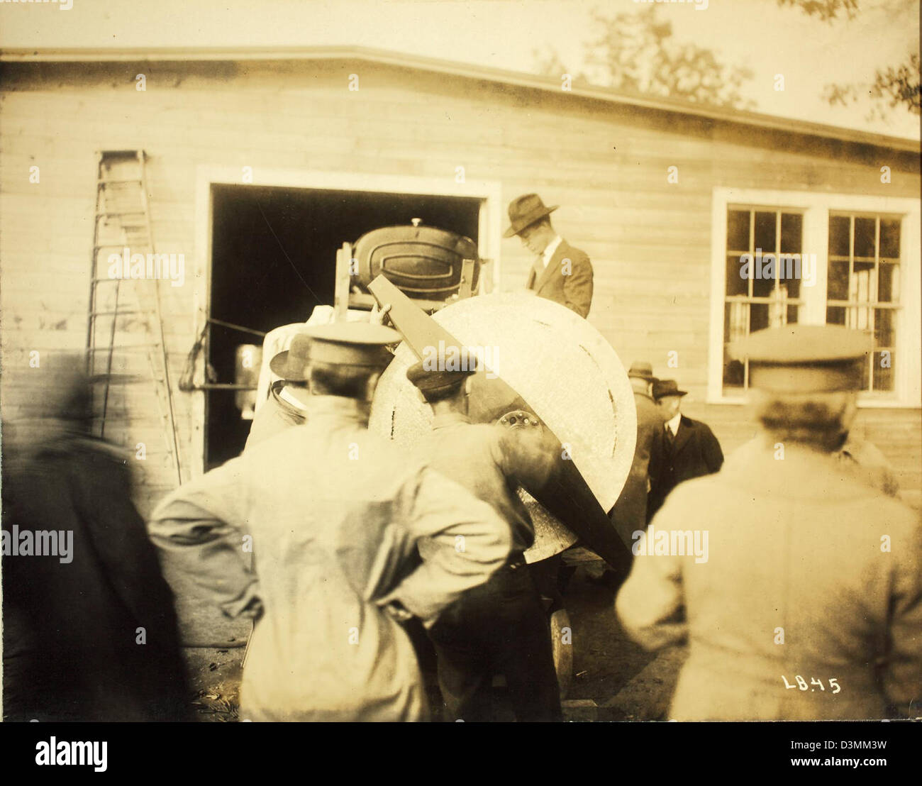 Between 1914 and 1918, gun synchronization tests were conducted to ...