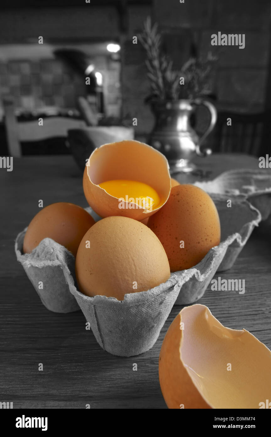 Box chicken eggs one hi-res stock photography and images - Alamy