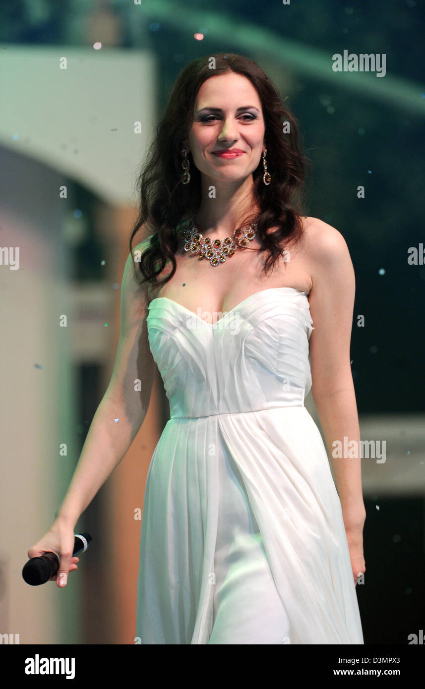 Singer Maria Levin performs during the show "Das Fruehlingsfest 2013 ...