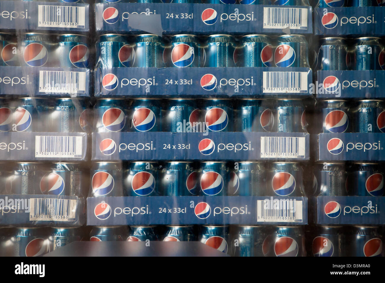 Pepsi coke cans hi-res stock photography and images - Alamy