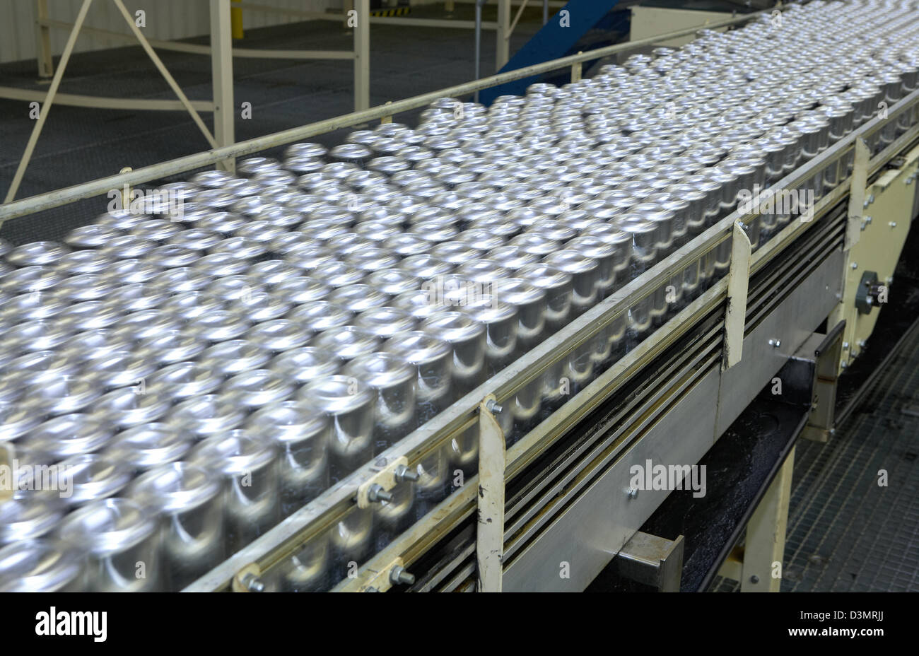 Conveyor belt cans hi-res stock photography and images - Alamy