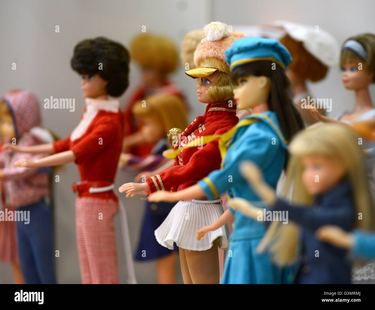 Barbie dolls are on display in the exhibition "Modewelten der Barbie ...