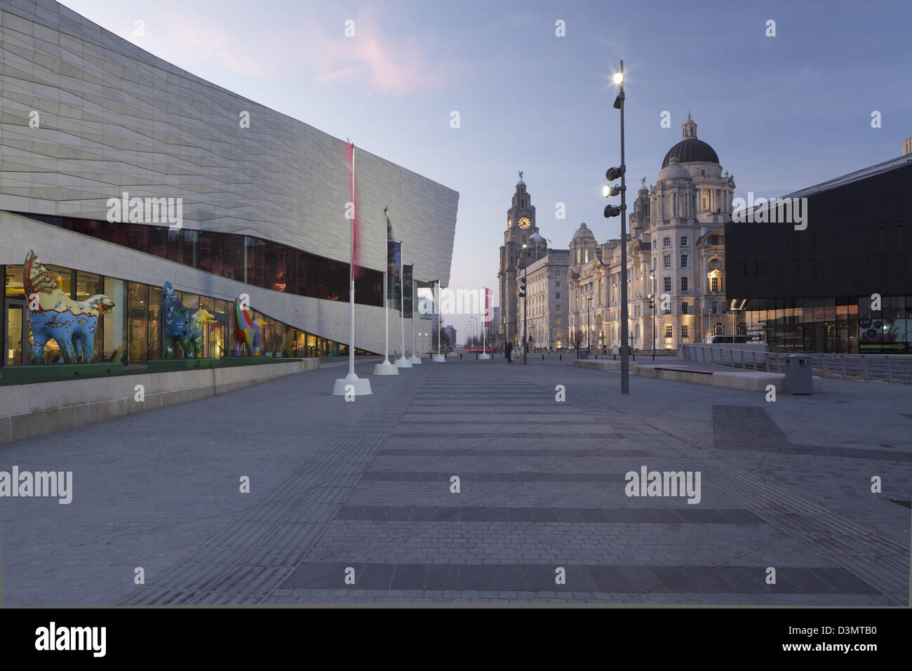 Liverpool Museum & Pier Head Stock Photo - Alamy