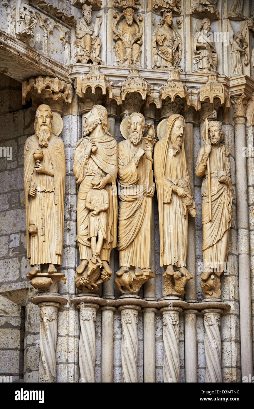 Chatres statue hi-res stock photography and images - Alamy