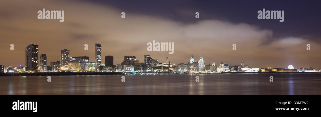Liverpool waterfront at night hi-res stock photography and images - Alamy