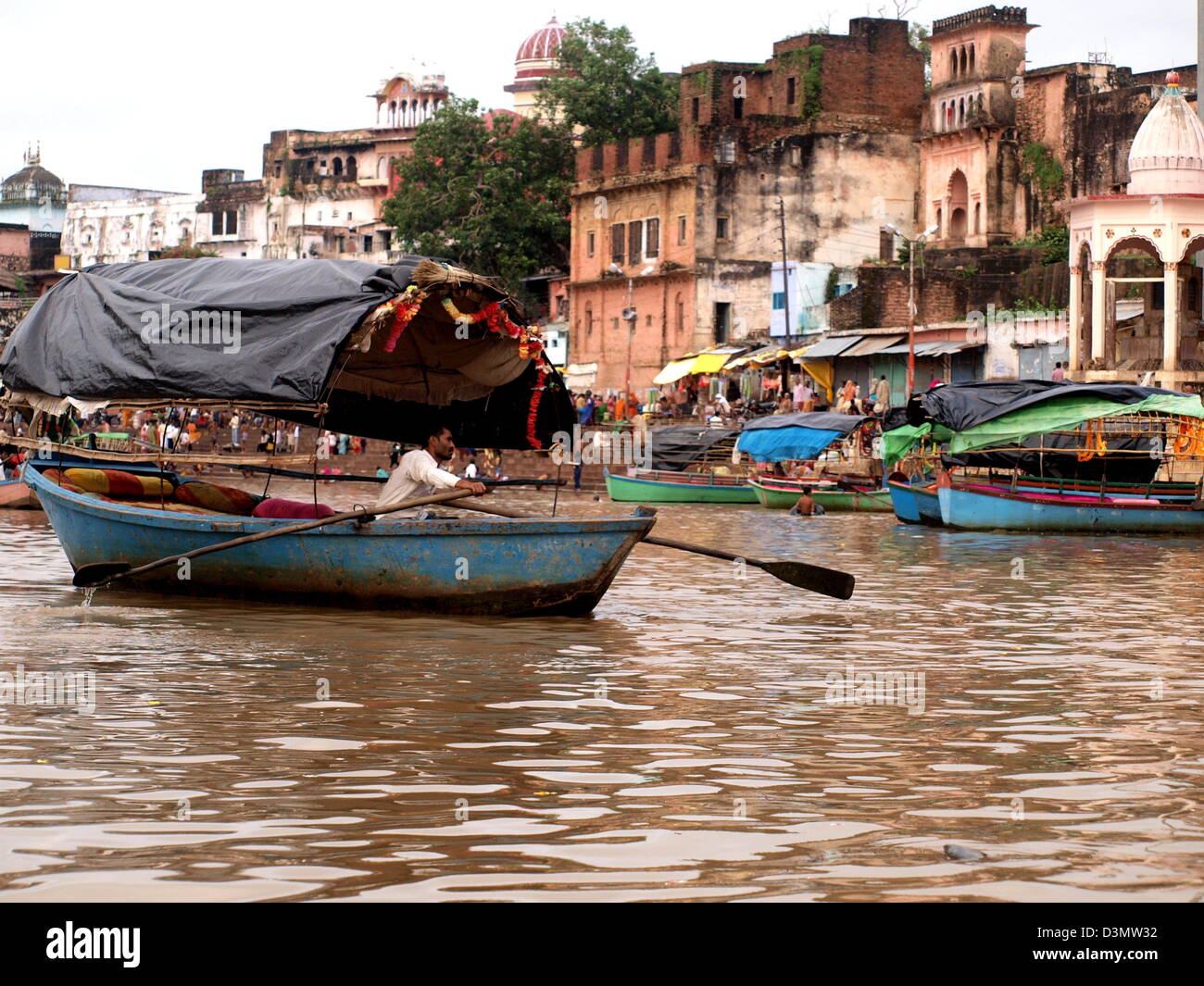 Boats on the Mandakini river in Chitrakoot (Chitrakuta), India Stock ...