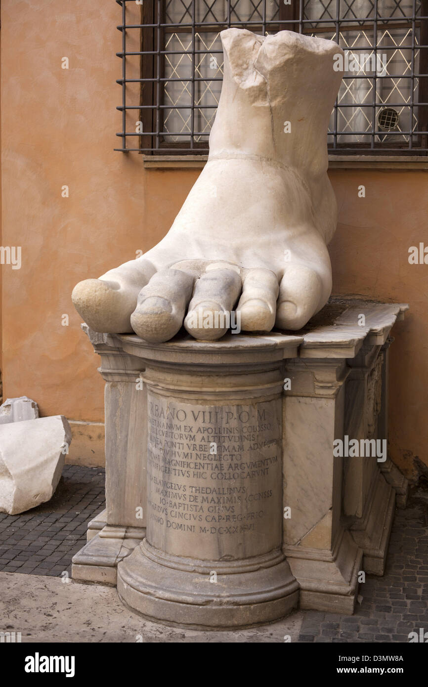 Colossal Statue of Emperor Constantine fragments on display in the ...