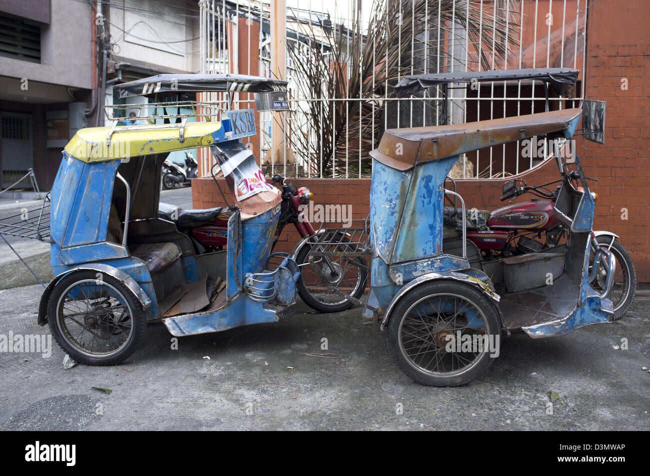Bike cab bike taxis hi-res stock photography and images - Alamy
