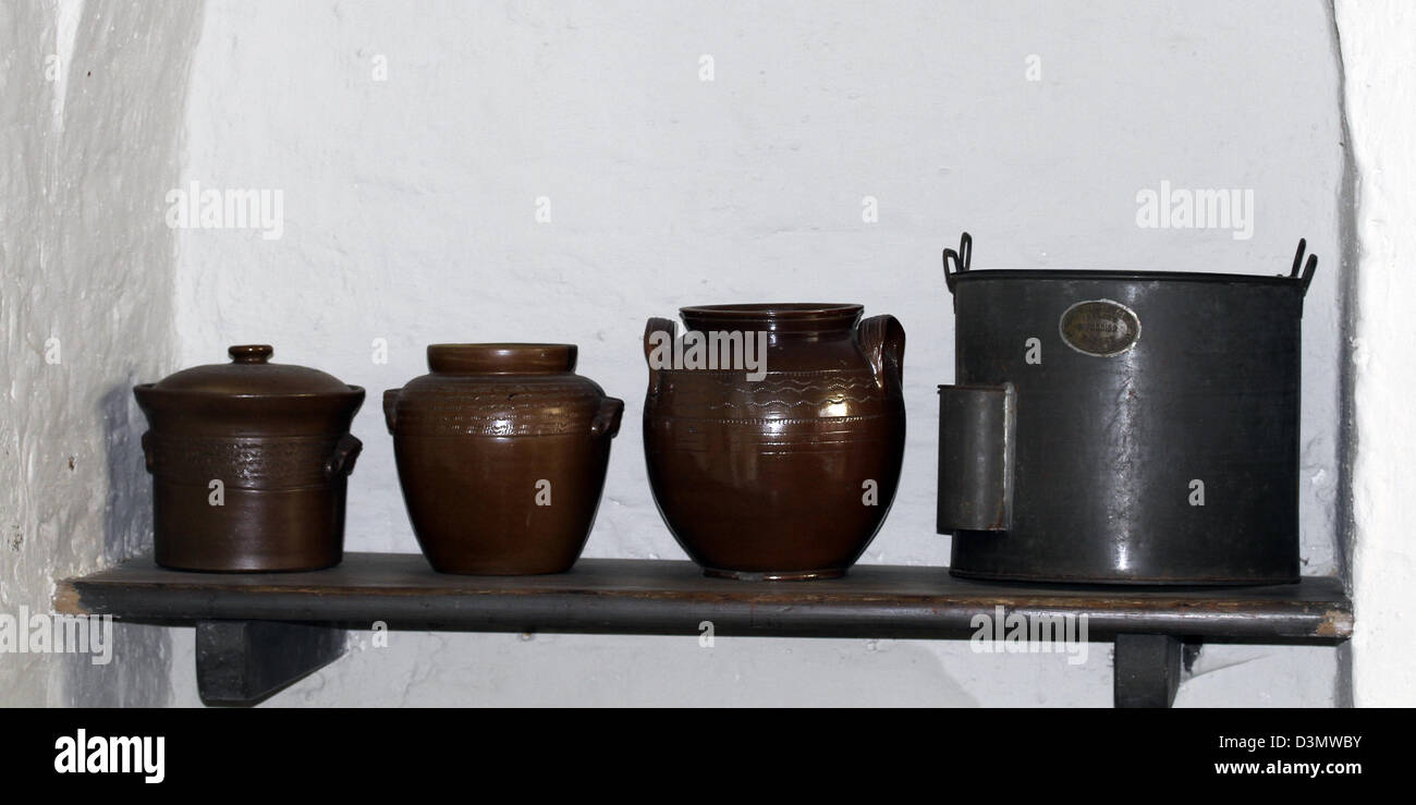 Row Of Clay Pots High Resolution Stock Photography and Images - Alamy