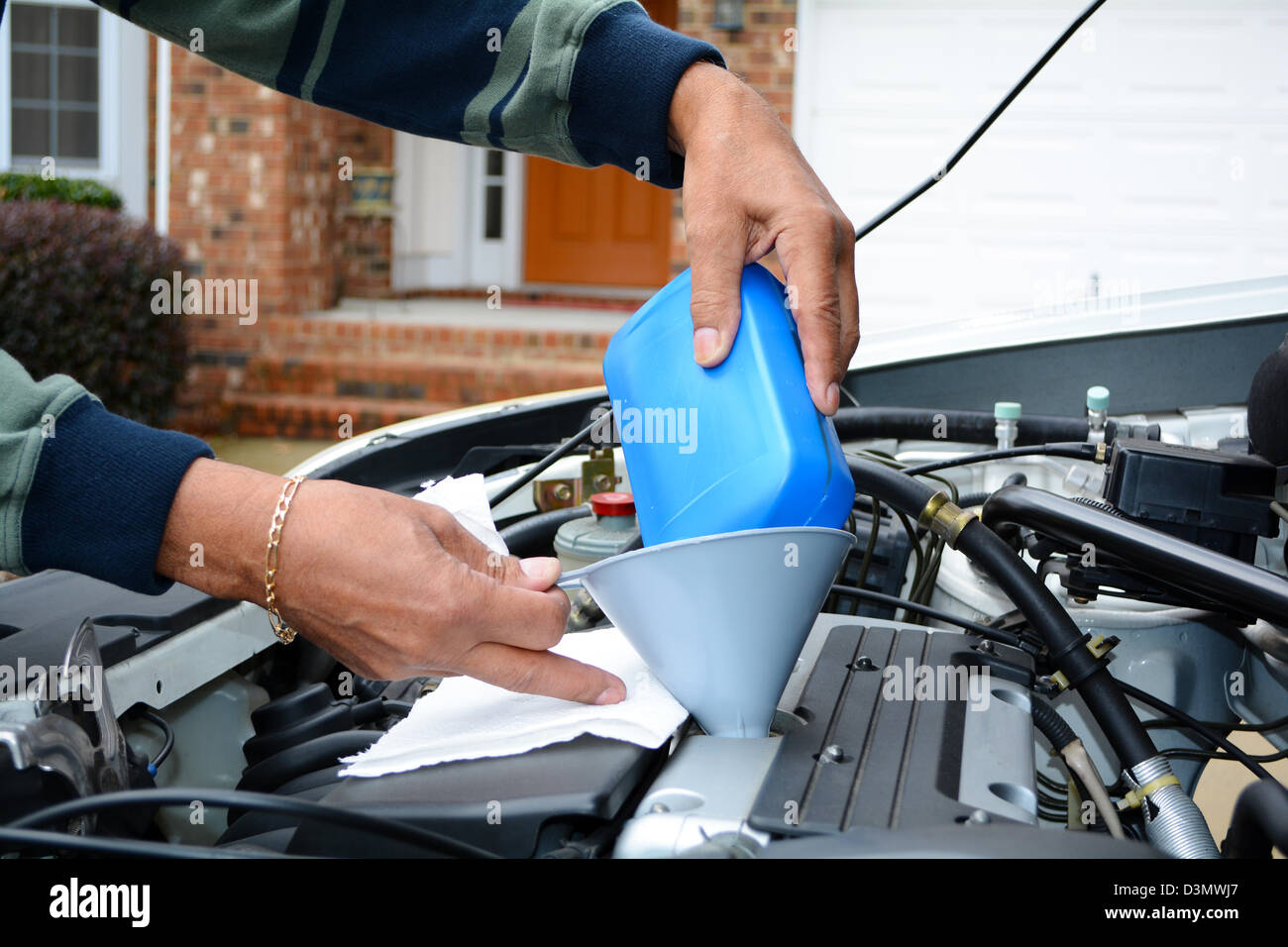 Car mechanic house work engine hi-res stock photography and images - Alamy