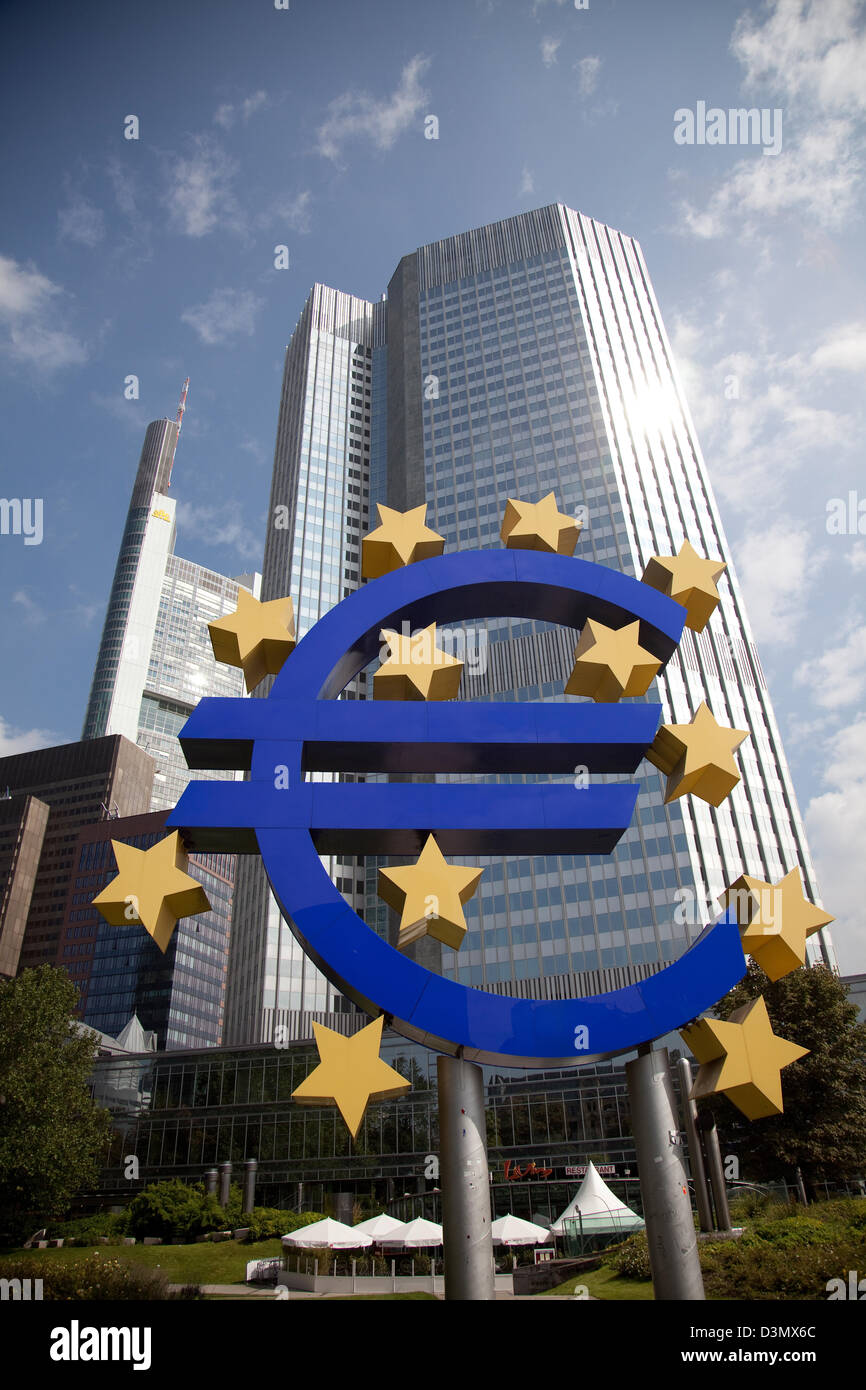 Frankfurt am Main, Germany, Euro symbol in front of the ECB Stock Photo ...