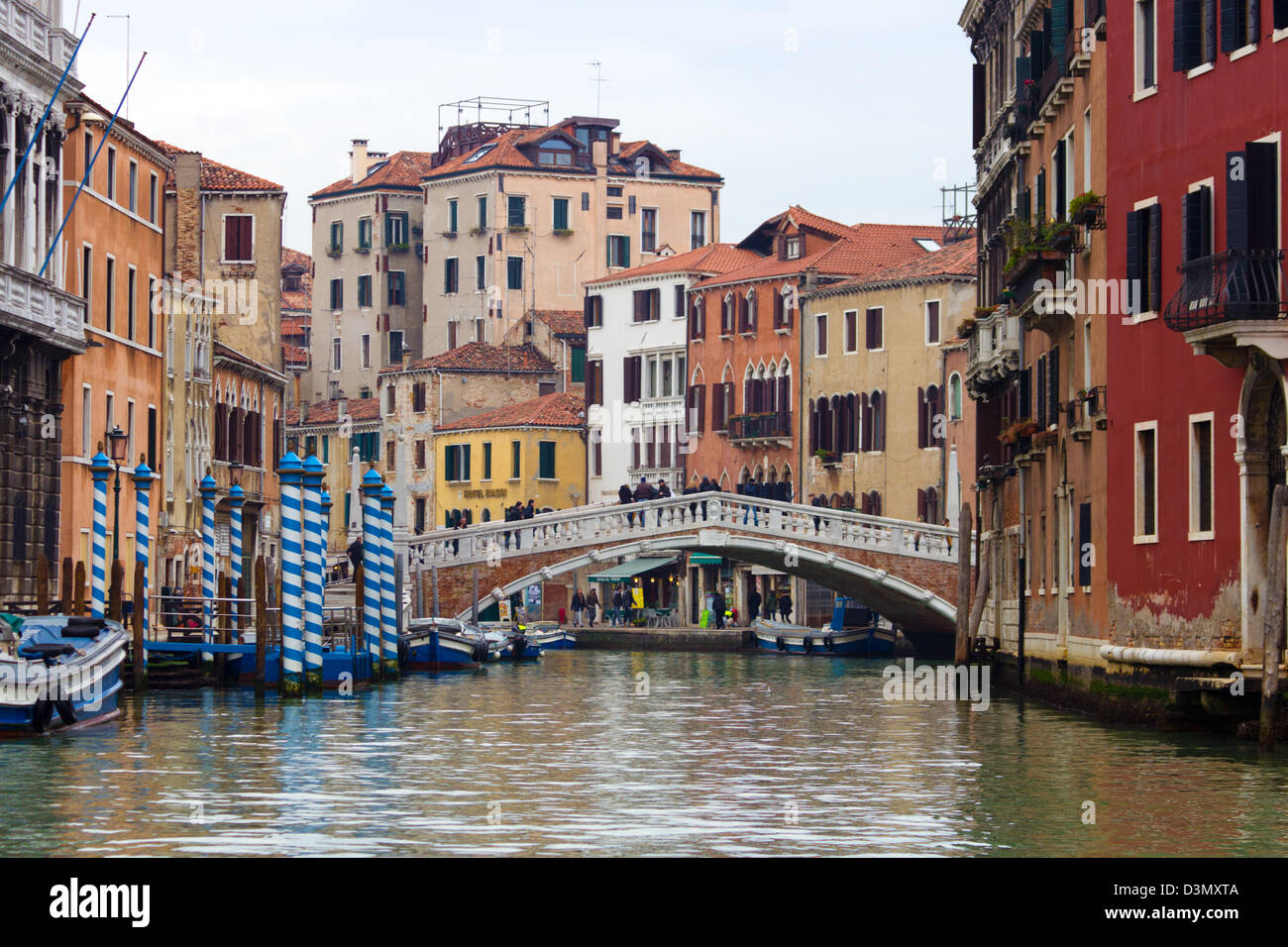 Bridge over canal venice venezia hi-res stock photography and images ...