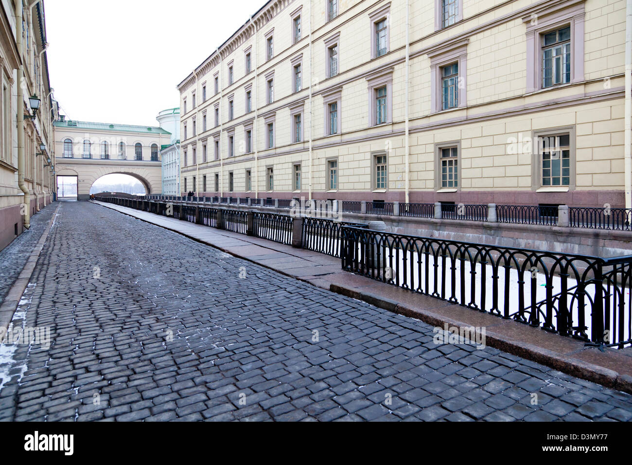 Canal embankment hi-res stock photography and images - Alamy