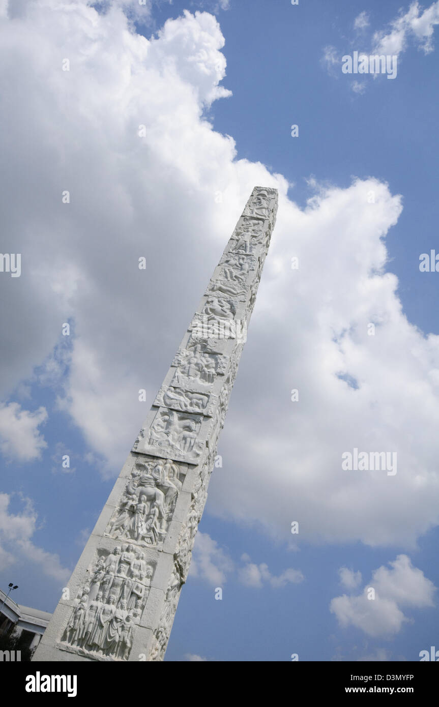 Obelisk statue hi-res stock photography and images - Alamy