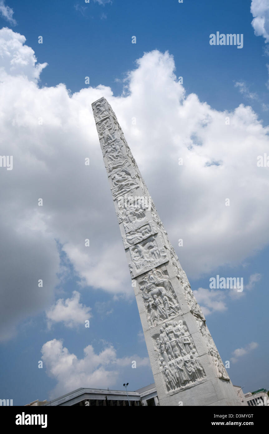 Obelisk statue hi-res stock photography and images - Alamy