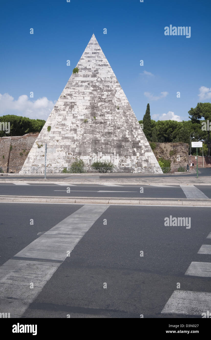 Ostiense pyramid hi-res stock photography and images - Alamy