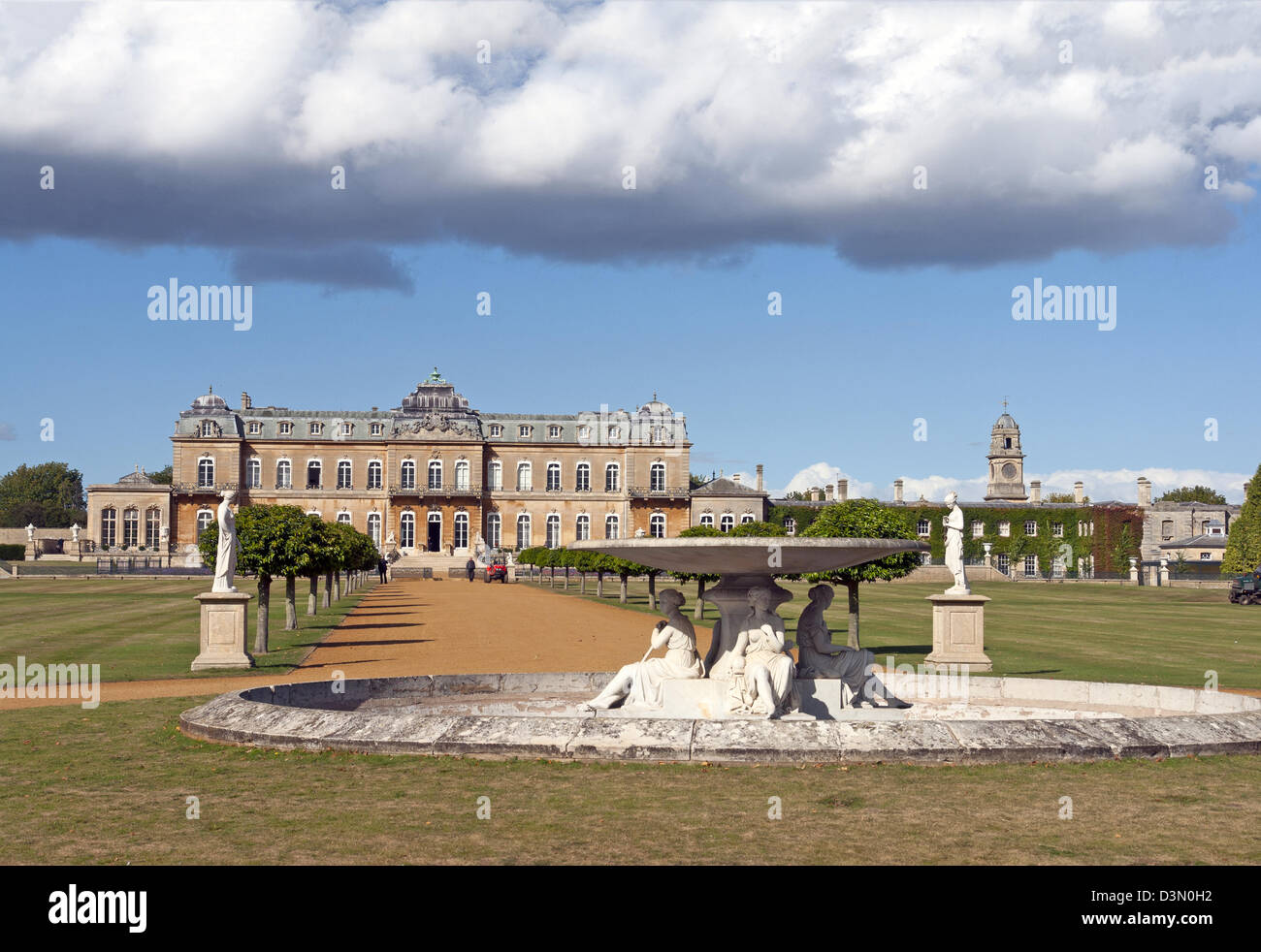 Fountain and main house at Wrest Park, Silsoe, Bedfordshire. A 90 acre ...