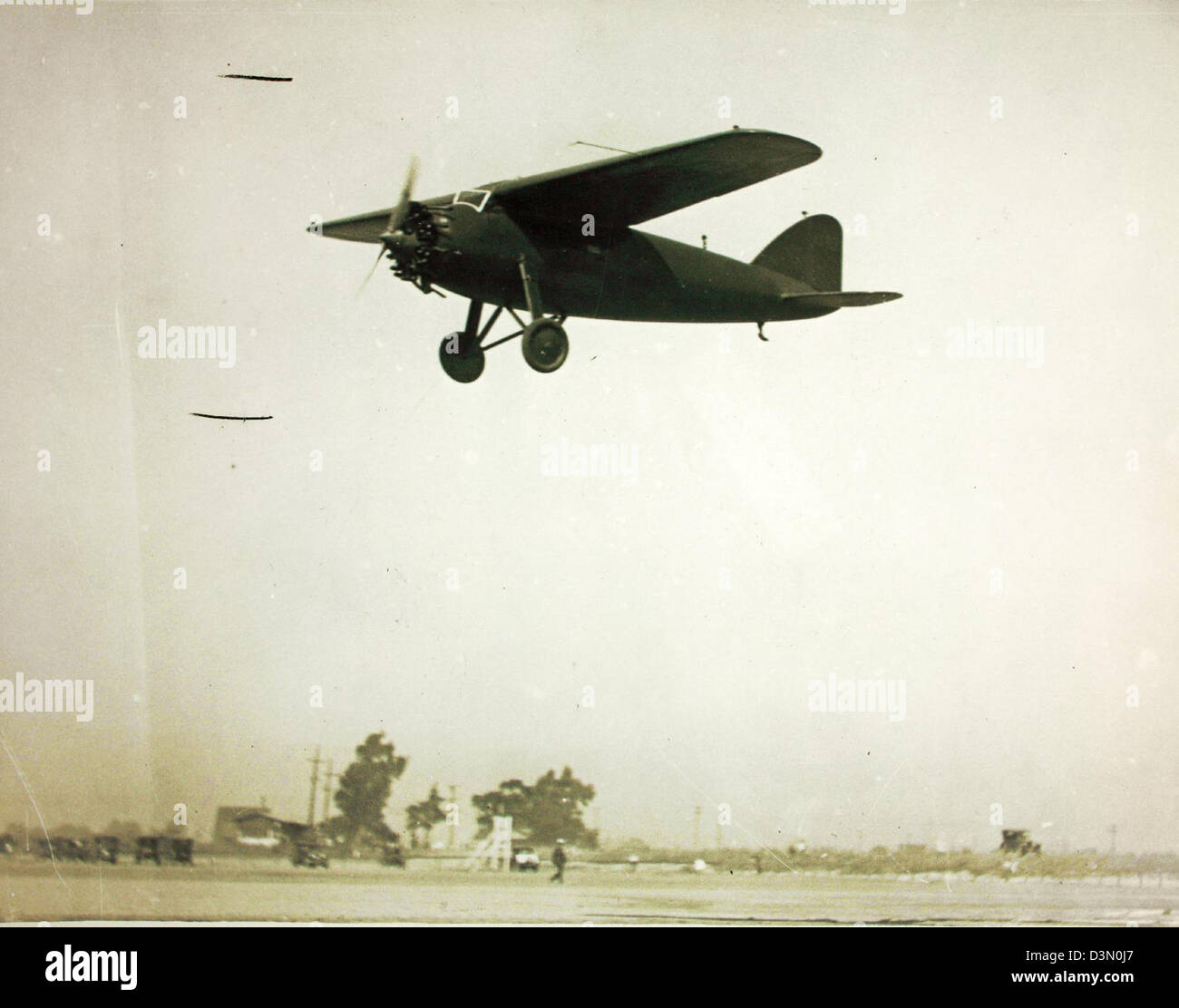 The Lockheed Vega Golden Eagle NX913, piloted in the Dole Air Race ...