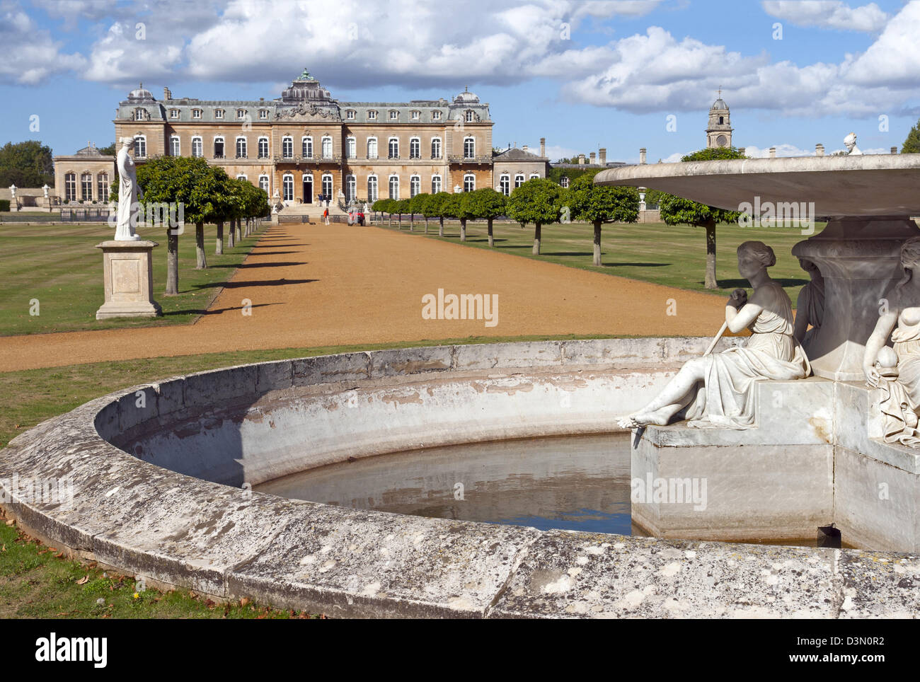 Fountain and main house at Wrest Park, Silsoe, Bedfordshire. A 90 acre ...
