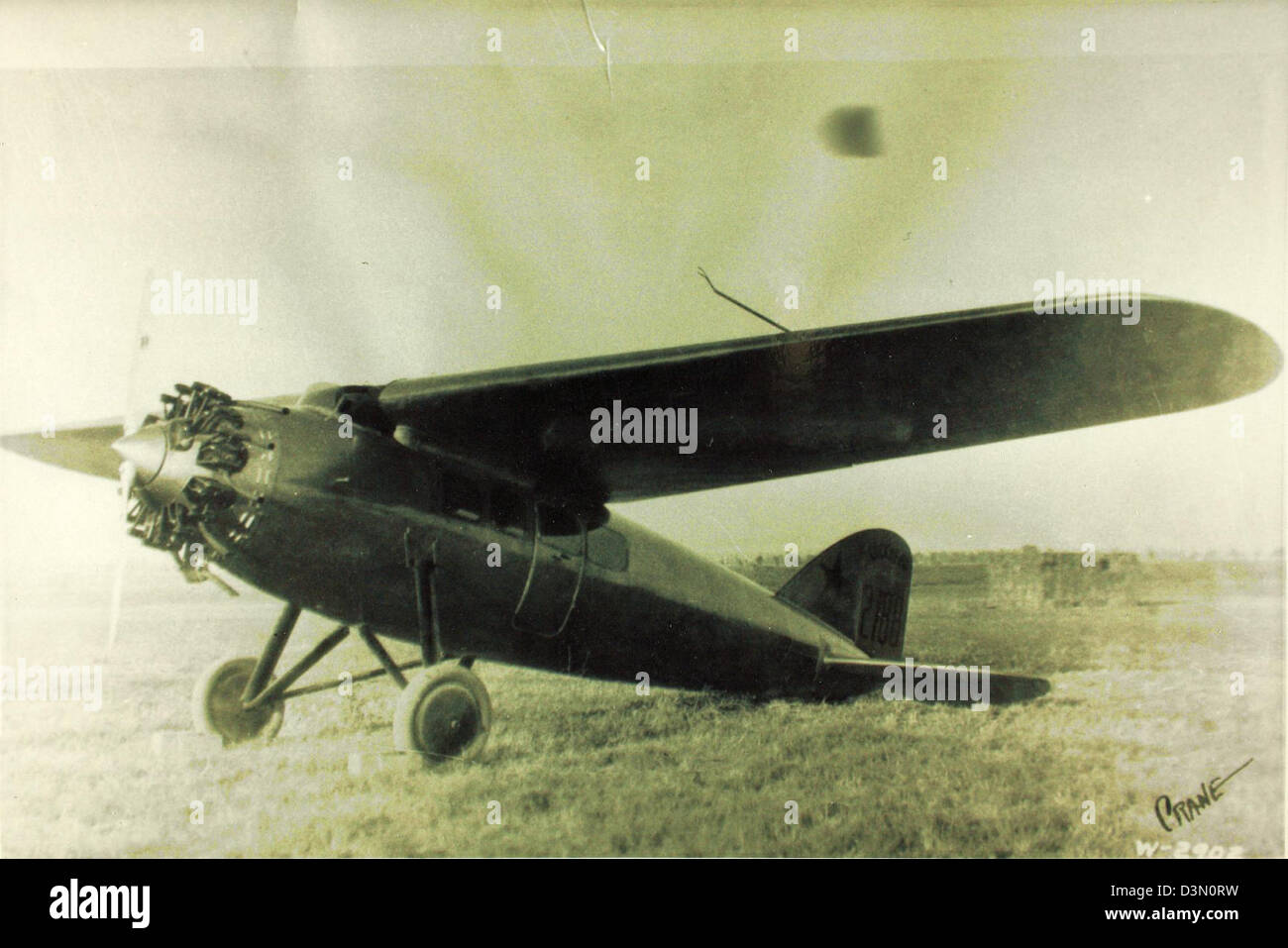 The Lockheed Vega Golden Eagle NX913 was a notable aircraft in the Dole ...