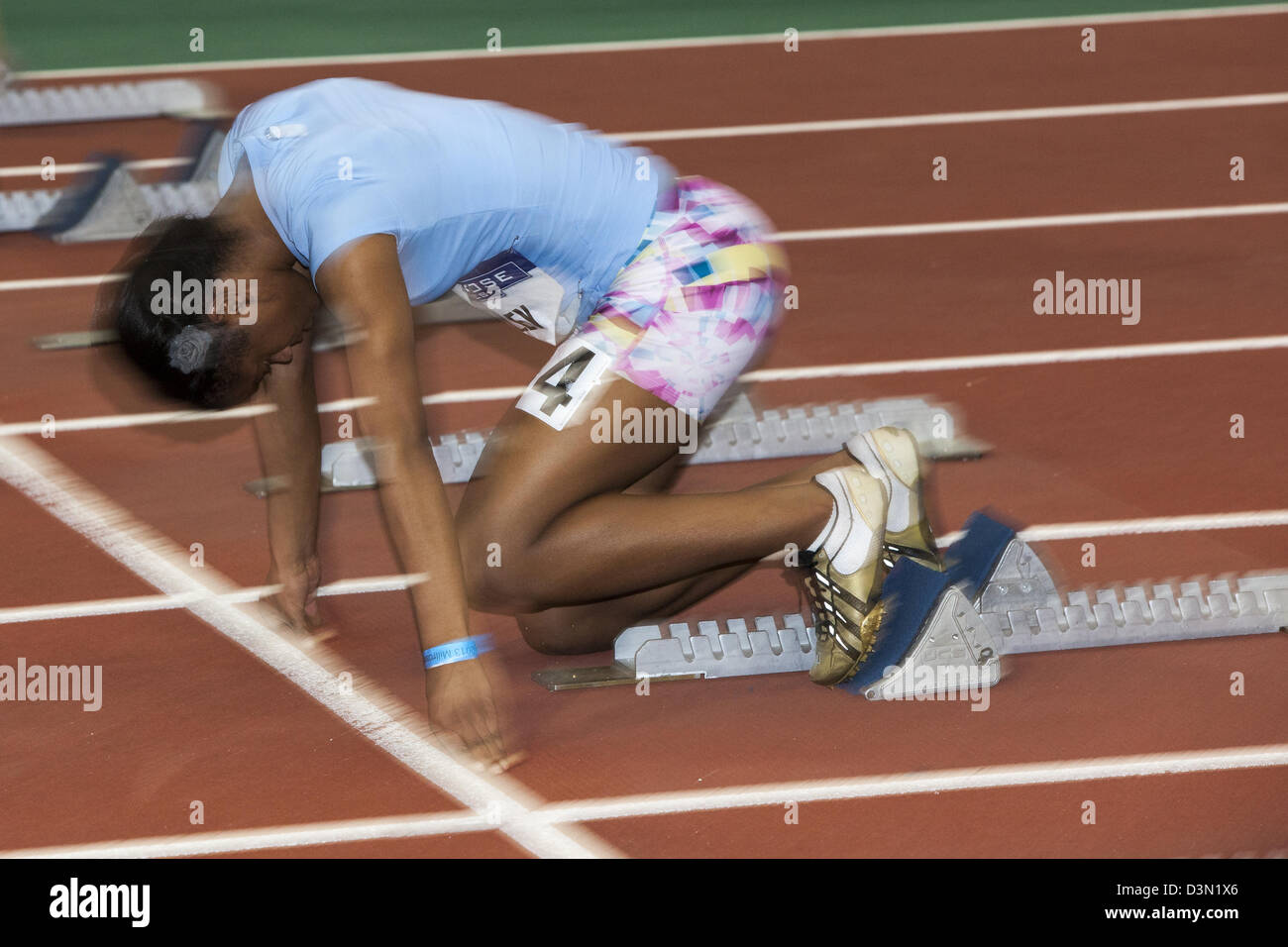 Female sprinter blocks hi-res stock photography and images - Alamy